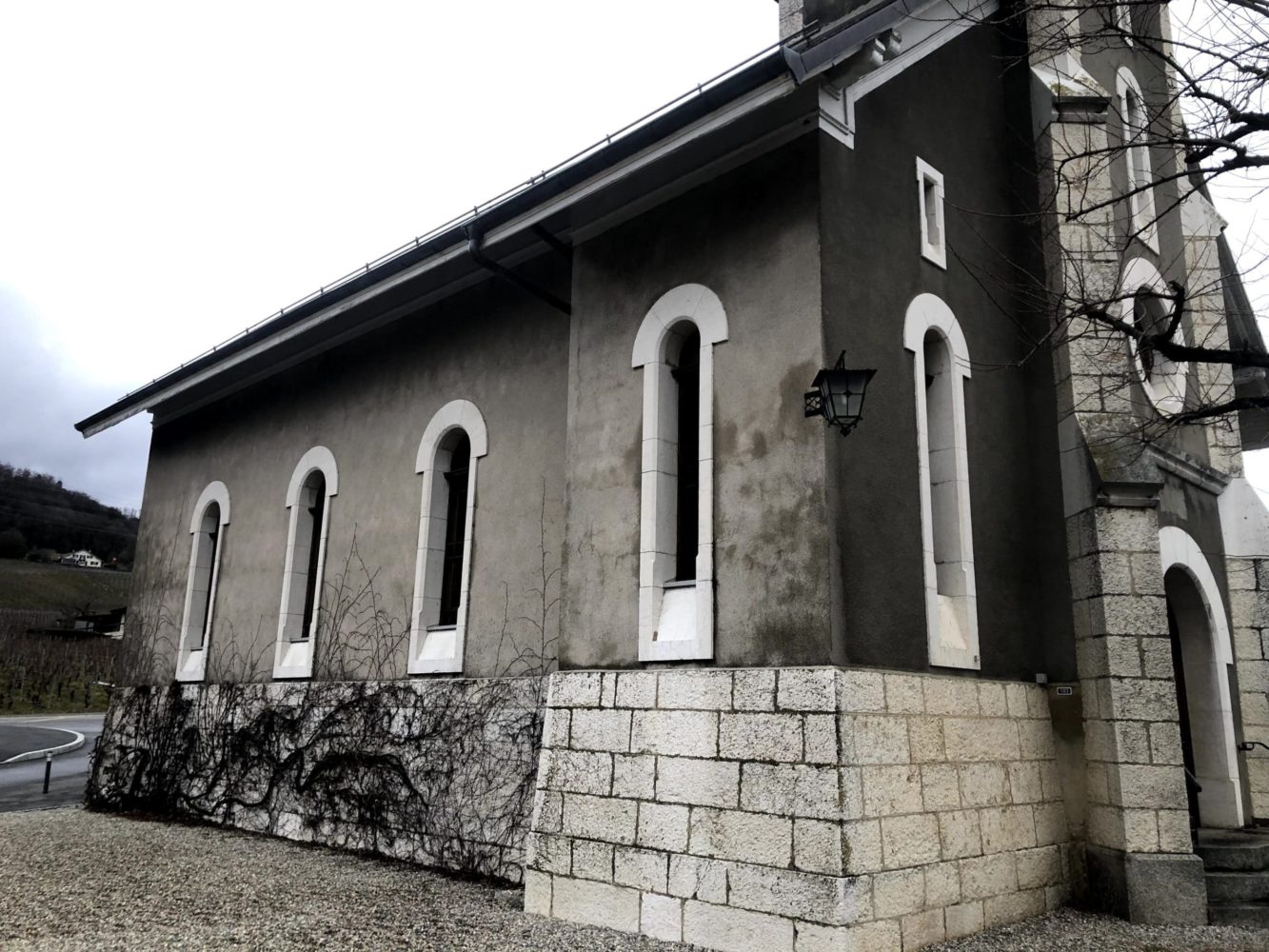 Eglise de Gilly Canton de Vaud - SABLAGE AÉROGOMMAGE HYDROGOMMAGE DÉCAPAGE